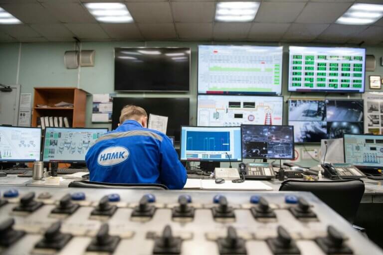 How Can Display Solutions for Manufacturing Improve Your Production ...